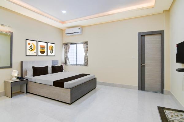 Super Collection O Joka Industrial Plaza - Howrah