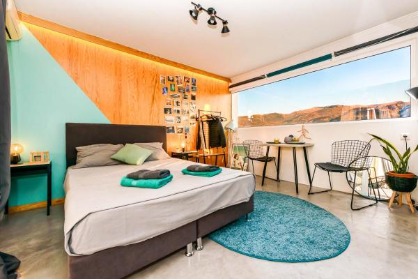 Lucy In The Sky With Diamonds - Kalamata