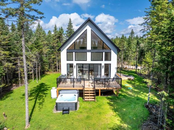 Spa And Pool Table - Chalet Ayoka - Quebec City