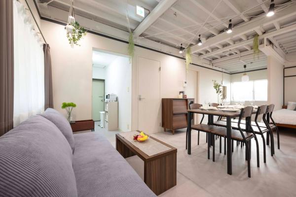 Hy House 063 - Tokyo