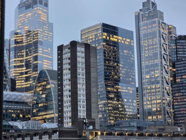 Central Luxe Stay - St Katharine Docks - London