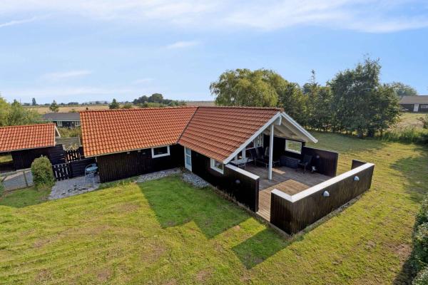 Cozy Cottage Near Beach With Fenced Garden - Rødby