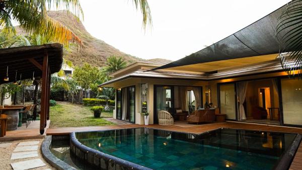 Black River 4-bedroom Villa, Pool & Mountain View - Mauricio