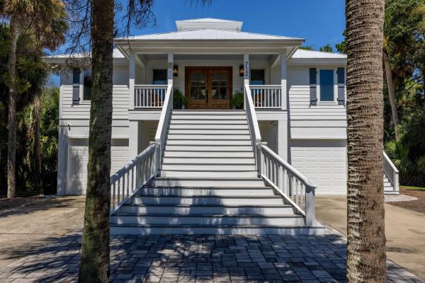 Beautifully Updated 3-bed, 2-bath Retreat Designed For Relaxed Coastal Living - Fripp Island, SC