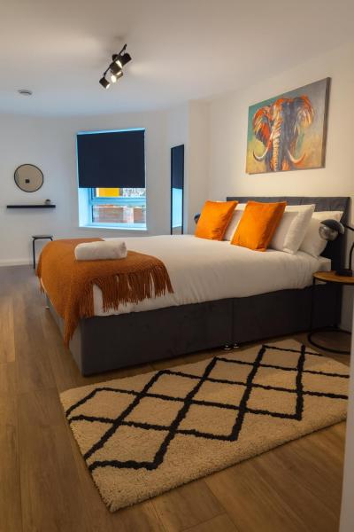 Stylish High Street Hideaway Retreat - Swindon