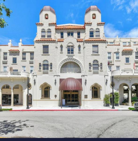 Tropical Palm Beach Wifi 2bedroom 2bathroom Outdoorpool Beach Garden - Palm Beach, FL