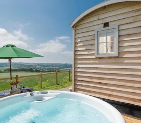 The Shepherds Hut Tarka Views - Barnstaple