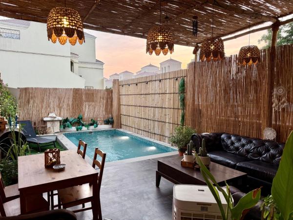 Western Townhouse With Swimming Pool - United Arab Emirates