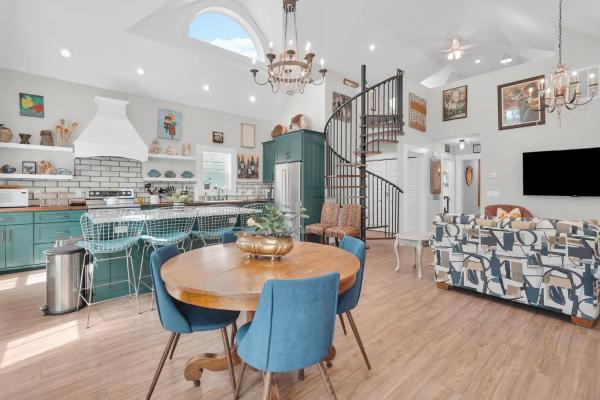 Coastal Cottage Main By Lucky Savannah - Savannah, GA