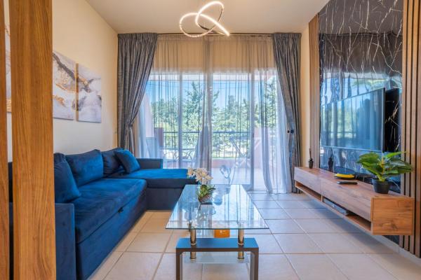 Holiday In Paphos, Prime Location Resort Pools, Jacuzzis, Harbor & 300m To The Beach - Paphos
