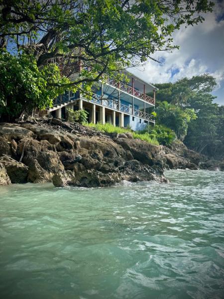 Freshwater Bay House Beach - Isla de Providencia