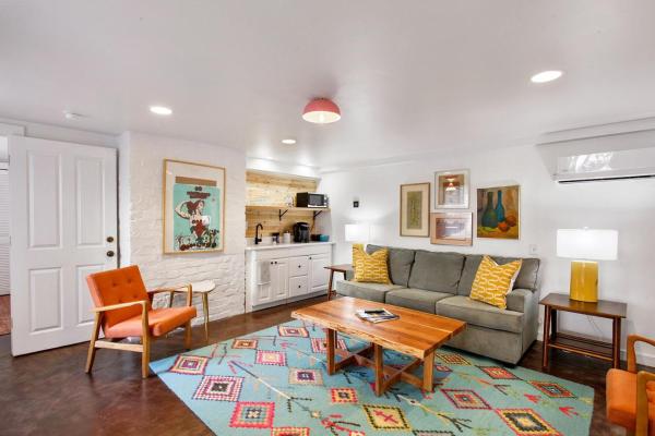 The Squares Of Savannah: Lafayette By Lucky Savannah - Savannah, GA