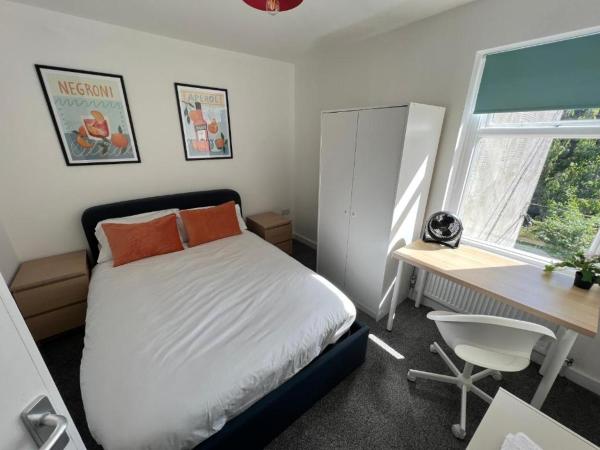 Warrington House - Sleeps 6 - Wifi - Free Parking - Contractor Friendly - Warrington