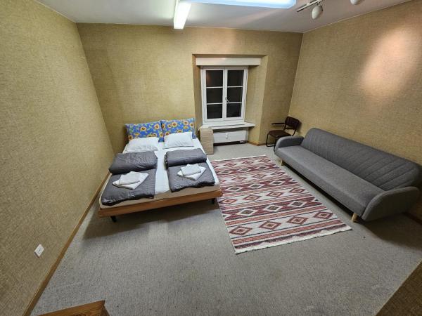 Privat Zimmer, Wc In Altstadt Chur, Saturn - Churwalden