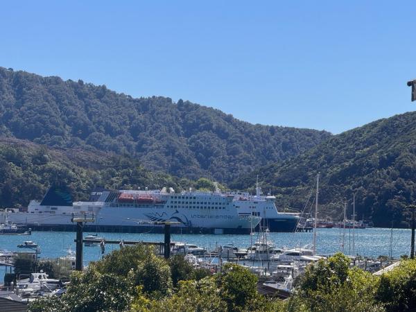 Seaview Retreat - Picton, New Zealand