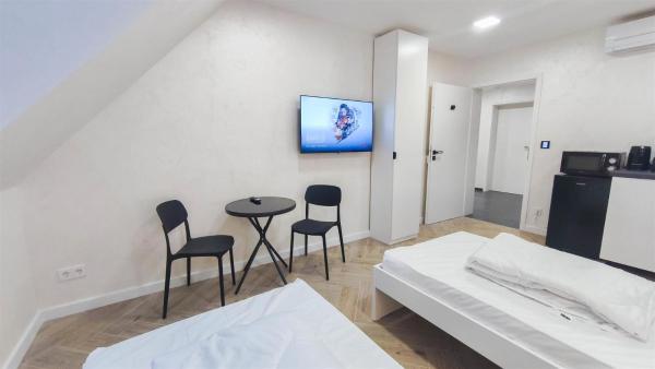 Alfa Stuttgart Doppelzimmer Teeküche Porsche Bosch L Gemeinschaftsbad Wifi Smarttv L Double Room With Kitchenette And Shared Bathroom Bs21a7 - Stuttgart