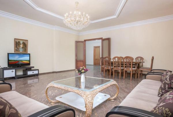 City Center 3 Bedrooms 2 Bathrooms Apartment With Balcony - Yerevan