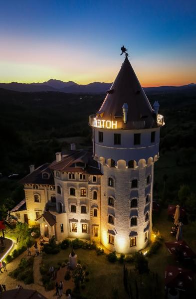 Keshtjella Duka - Albania