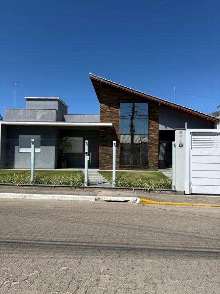 Casa De Alto Padrão Na Laguna - Laguna