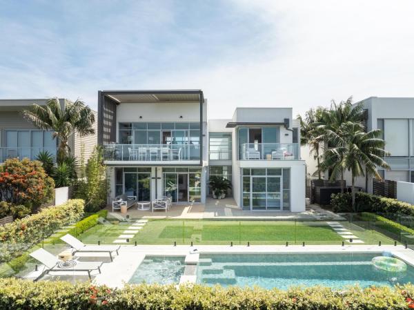 Beachfront Haven Magenta - Toukley