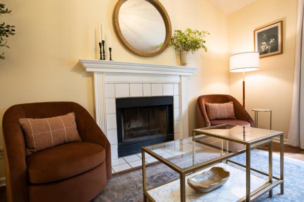 New Meets Nostalgic - Adorable Cottage Sleeps 8 - Skidaway Island, GA