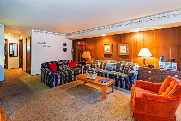 Horizons 4 - Year-round Outdoor Activities - Mammoth Lakes, CA