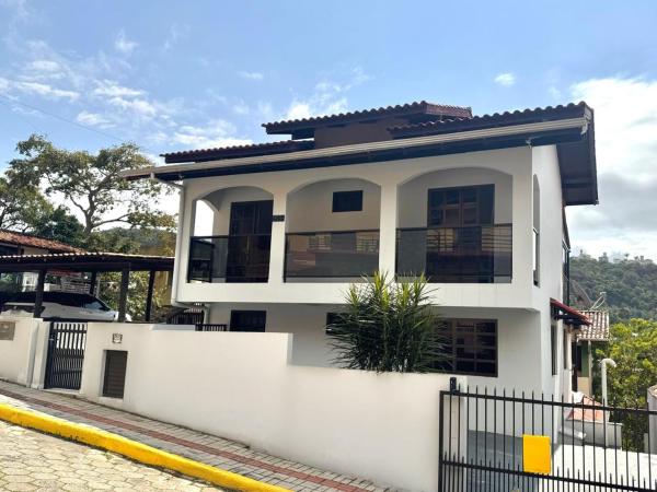 Casa No Centro De Bombinhas, Sc - Bombinhas