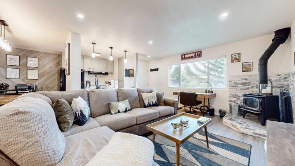 Jackson's Alpine Retreat - For 4 - Mammoth Lakes, CA