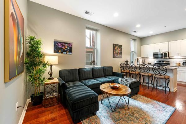 Large 3 Bdrm Apt, 2ba, Unique Art - Southwark - Philadelphia