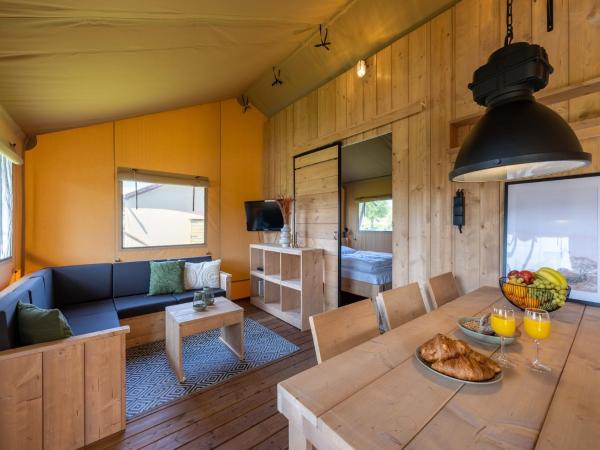 Safari Lodge Near Ijsselmeer Glamping - Noord-Holland