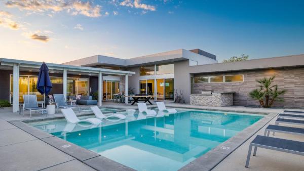 Polo Villa 1 By Avantstay Features Expansive Putting Green Pool Spa Outdoor Firepit 5 Bedrooms - La Quinta, CA