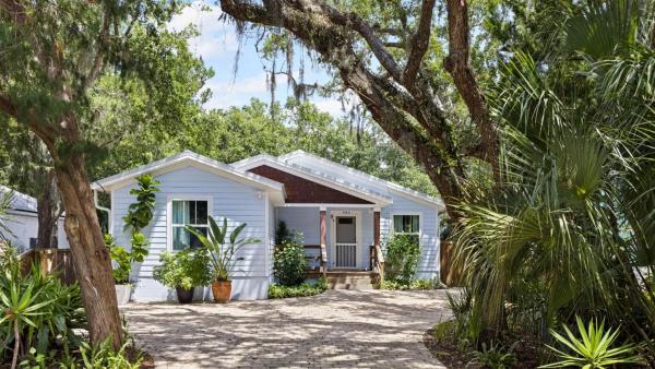 Hidden Grove Hot Tub Deck W Lounge 2 Blocks To The Beach - St. Augustine, FL