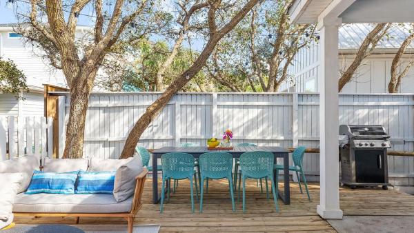 Cottagecore Coast Deck Hot Tub Surf-centric Neighborhood Kids Suite - St. Augustine, FL