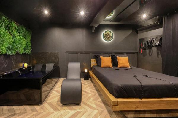 Blacklove Room - Cassis