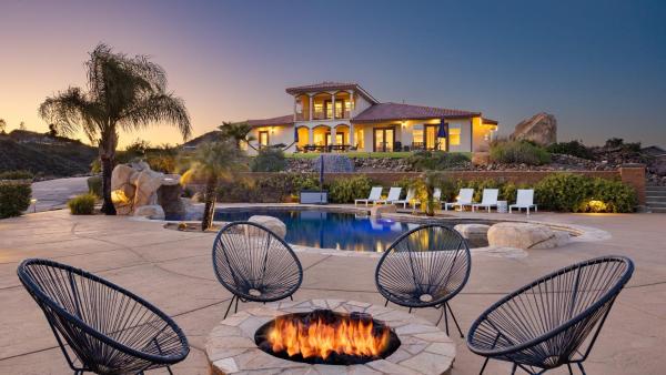 Colina By Avantstay Secluded Mountain Top Oasis W Pool Hot Tub Putting Green - Lake Elsinore, CA