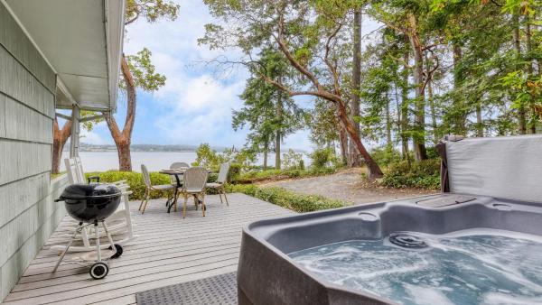 Cove Cottage By Avantstay Waterfront Views Spa - Fort Ebey State Park, Coupeville