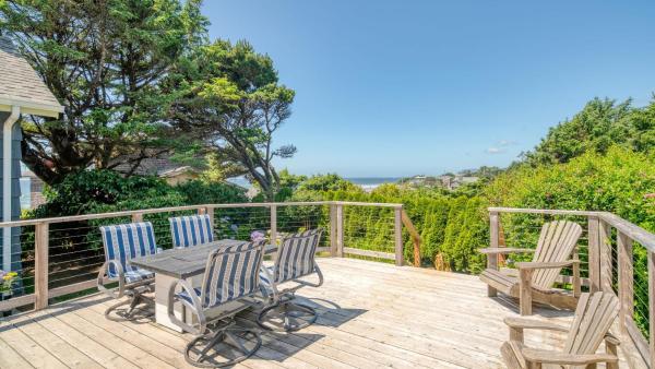 Beach Pines Bungalow By Avantstay Classic Cottage Steps To The Beach W Private Yard - Cannon Beach, OR