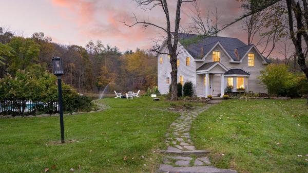 Cortland By Avantstay Charming Heritage Estate W Private Lake Pool - Saugerties, NY