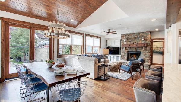 Main Street Escape By Avantstay Stunning Home Right Off Main Street W Hot Tub Large Deck - Park City, UT