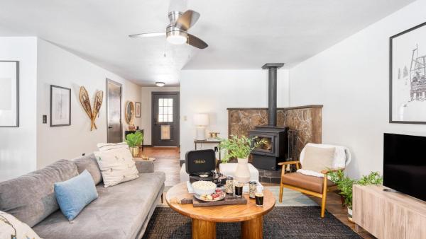 Quiet River Bend Cabin By Avantstay 35 Mins To Mt Bachelor 10 Mins To Town Centre Hot Tub - Bend, OR