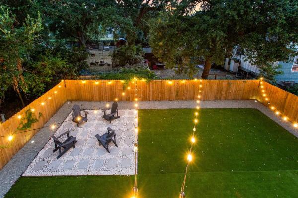 Beach House Fun! Sleeps The Whole Crew - Galveston, TX