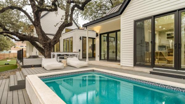 Modern Retreat W Pool, Guest House & Deck Lounge Henley By Avantstay - Austin, TX