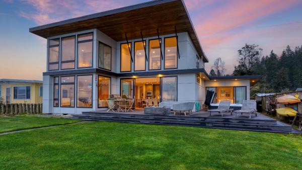 Chic Whidbey Island Waterfront Home W Hot Tub Firepits Views - Coupeville, WA