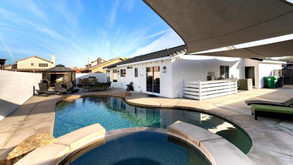 Pacifica Sur By Avantstay Pool Hot Tub Gazebo - Coachella, CA
