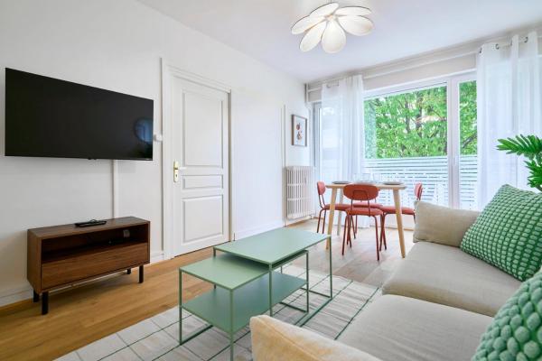 Appartement Deux Chambres Avec Parking Et Balcons - Mouscron