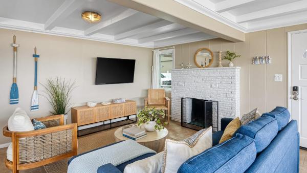 The Edgewater Condos By Avantstay Waterfront Views And Short Walk To Beach - Newport Beach, CA