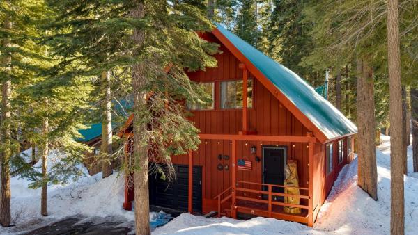 Mountain Cabin W Fireplace Balcony Easy Ski Access Bear Americana - Donner Lake, CA