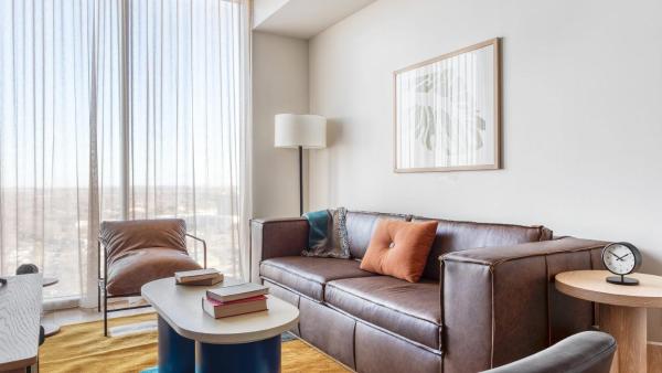 Luxe High Rise Near Dt Austin W Views Rooftop Pool Gym Luxe Amenities - Austin, TX