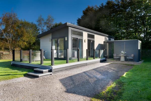 Silverdale Lodge, Hottub, Wi-fi, Quiet & Sleeps 4 - Carnforth