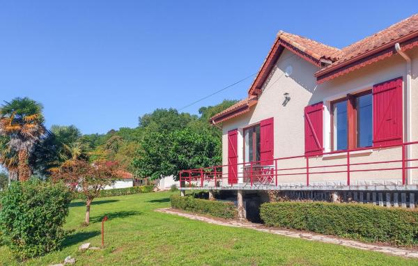 Lovely Home In Nanteuil-en-vallée With Wifi - Saint-Claud
